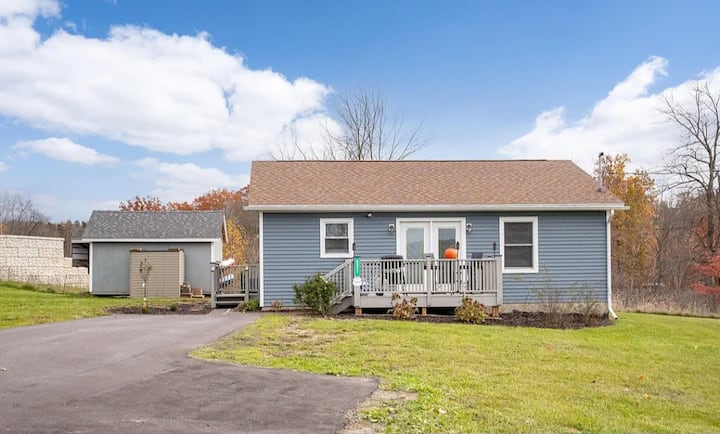 Cloverdale Cottage W/lake Access- Long Term Rental - Hastings, MI