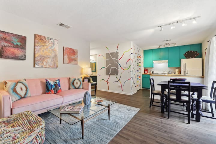 Beautiful Art House 2 Bed Trendy Area -Brentwood - Austin, TX