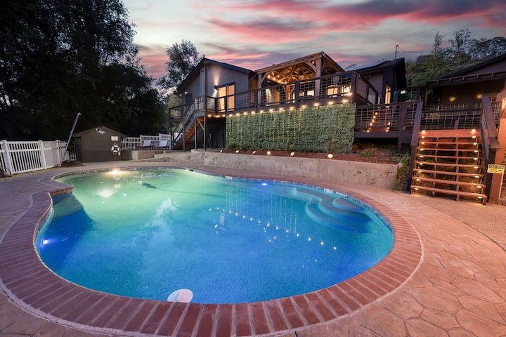 New* Zen Multifam Bungalow, Pool, Hot Tub & Views! - Oakhurst, CA
