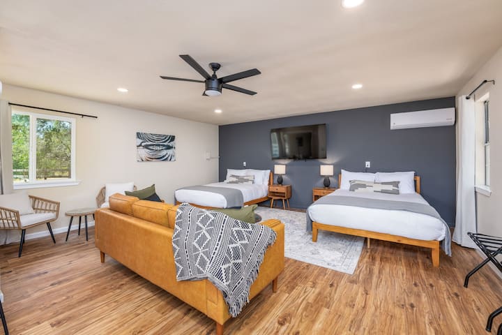 New Tiny Home Oasis W/ Kitchen - Oakhurst, CA