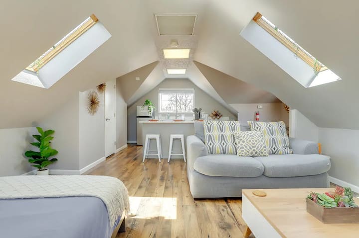 Sunny North Denver Loft W/porch! - Westminster, CO
