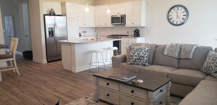 Luxurious 2-bed Villa In Gated Resort Style - Ocala, FL