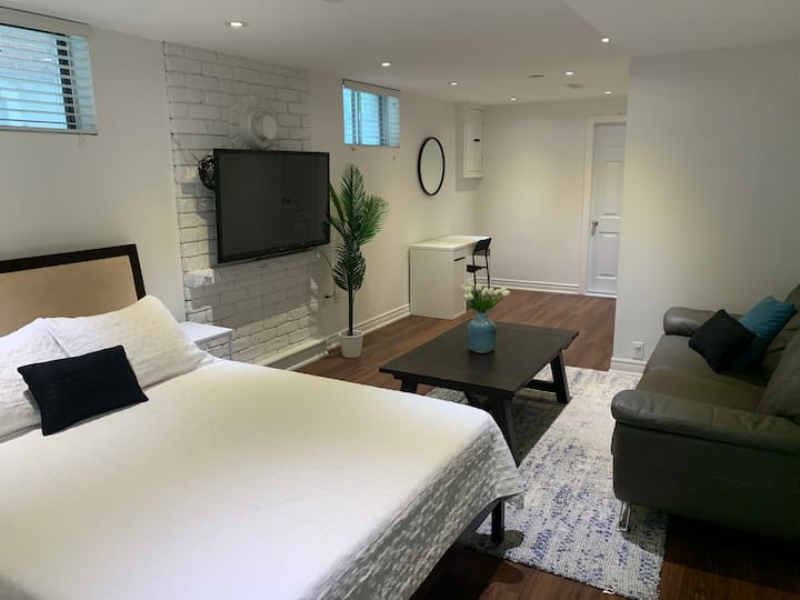 Midtown, Studio Apartment - Toronto, ON