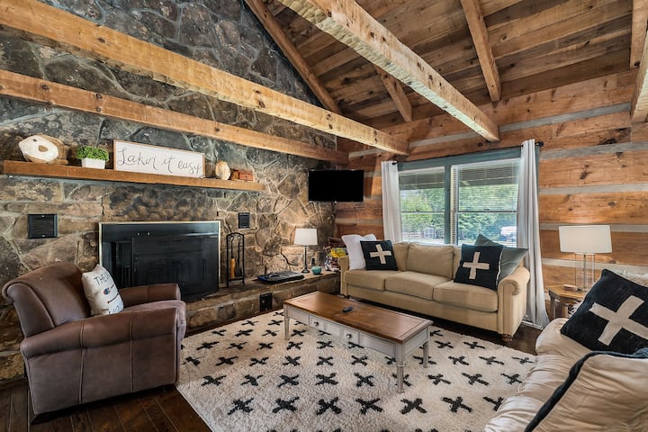 Rustic Cabin, Dock, Hot Tub, Firepit, Kayaks - Tims Ford Lake, TN