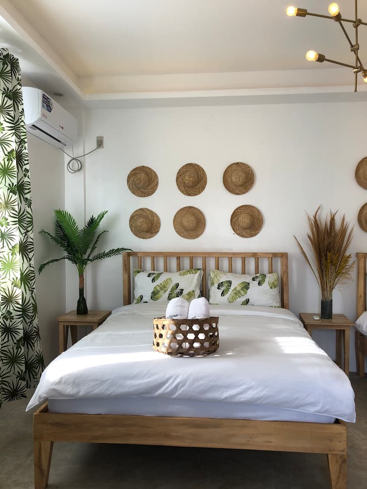 Ibiza Room - Botolan