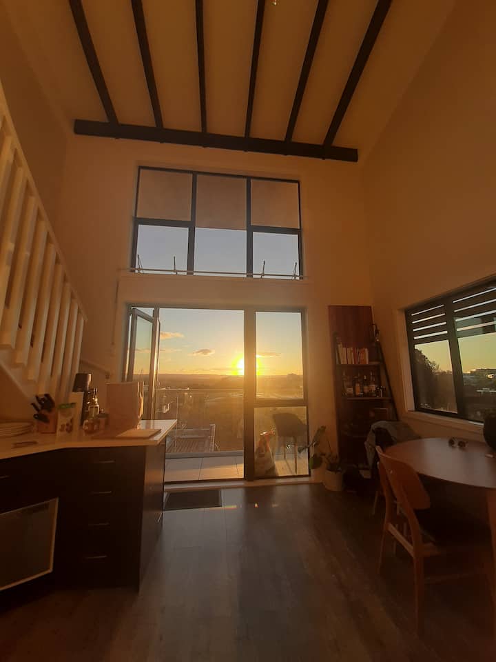 Loft Apartment With Sunset Views - Auckland