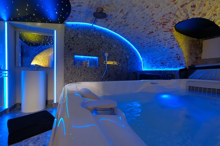 Secret Jacuzzi Mons - Mons