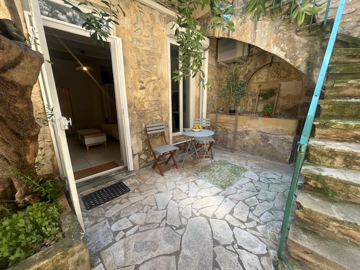 Appartement Centre Ville Proche Jean Jaurès/arène - Nimes
