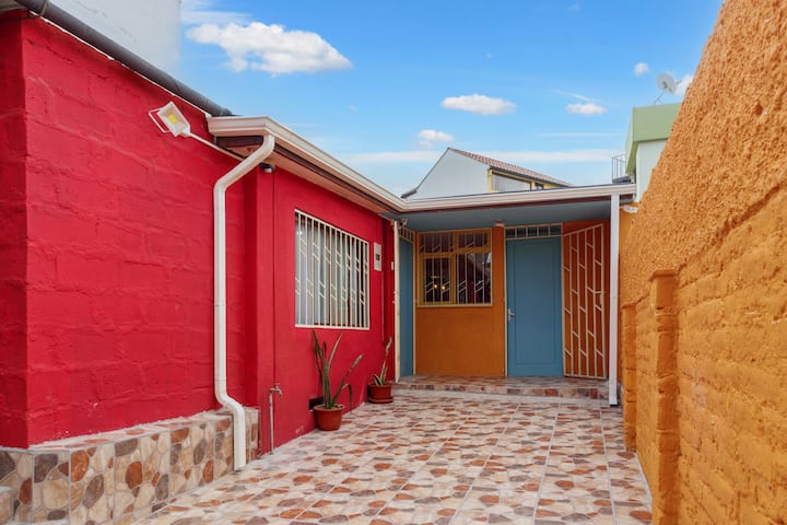 La Casa De Colores - Entire House Rental In Quito - Quito