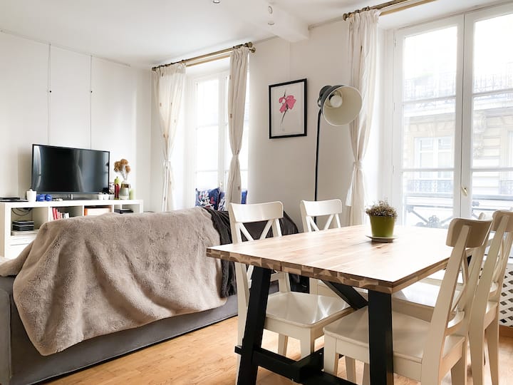 2-bdrm Flat Near Park Monceau, Printemps, Gl - Gare Saint-Lazare - Paris