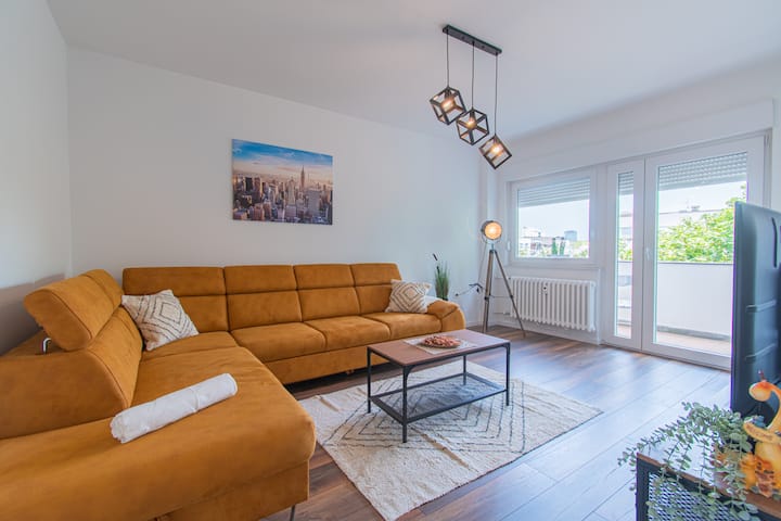 Flexible Selfcheckins 53 / New / Loggia - Zagreb