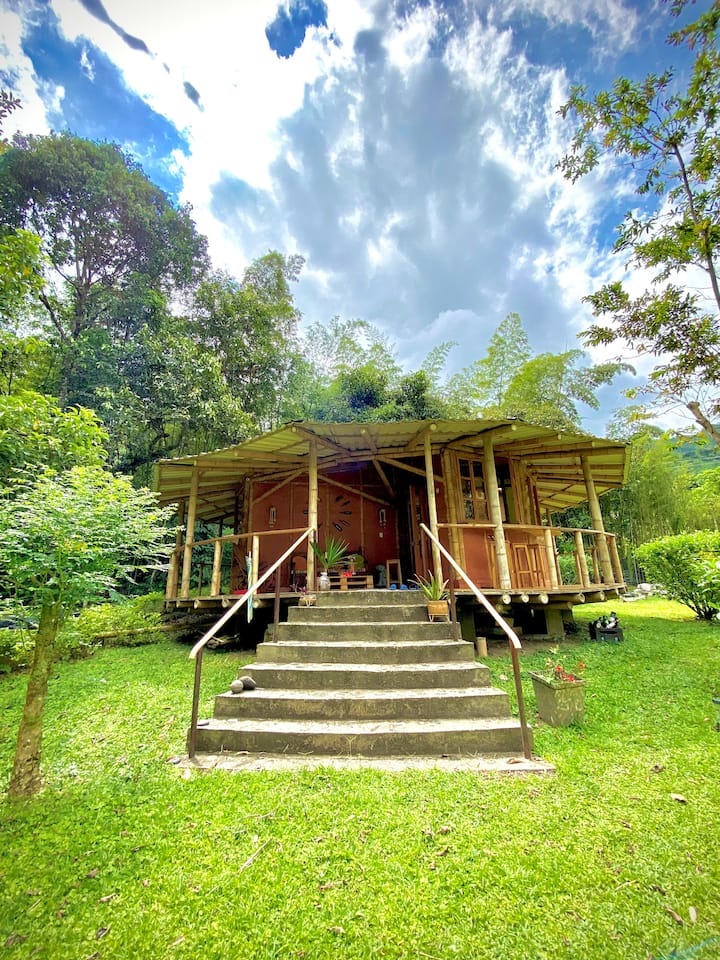 Eco-chic Mud House: Experience Peace Next To River - La Vega
