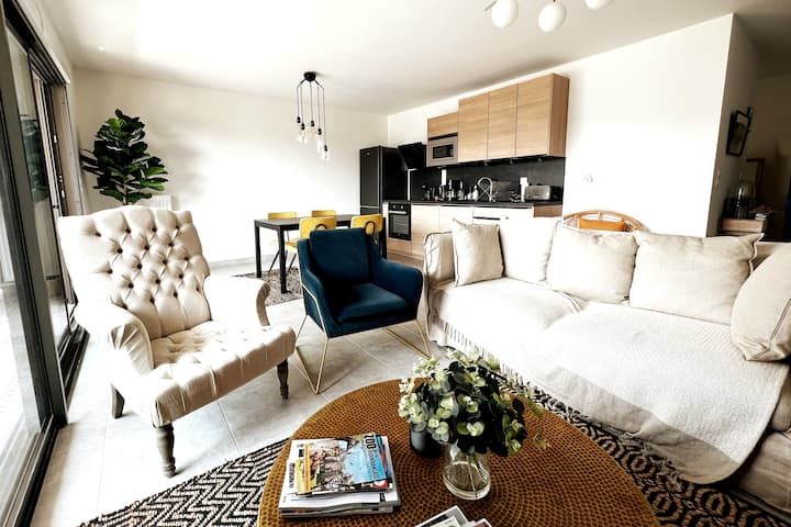 Lumineux Appt , Parking Privé, Grand Balcon - Dinard