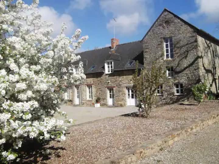 Gite Gauche 10 Couchages - Bain-de-Bretagne
