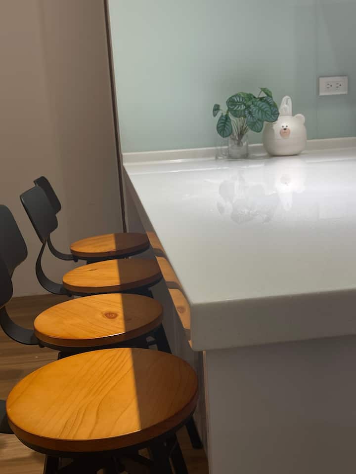 清水郵局旁，全新裝潢2層, 可住12位人5房6大床加中島廚房（樓梯公寓） - Taichung City