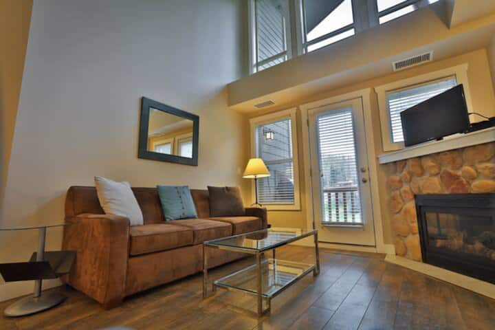 Huge Penthouse | 4-story Views | Hot Tub - Fernie