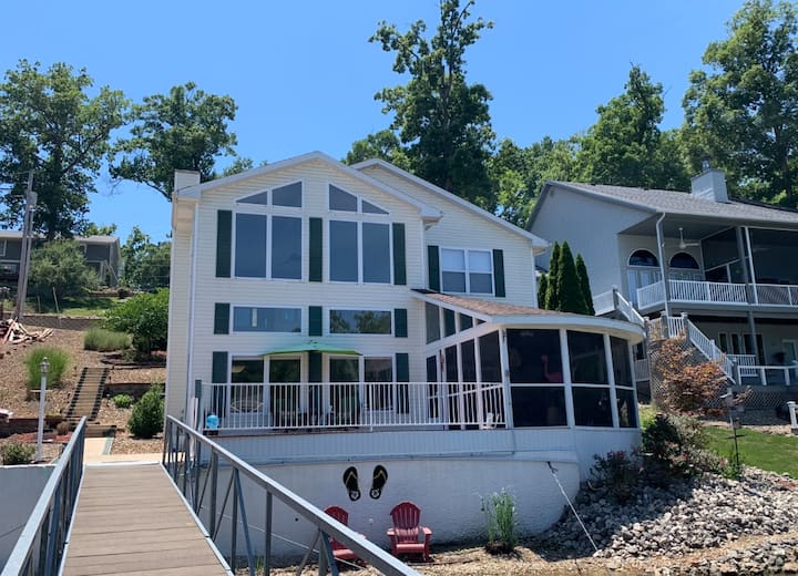 Flamingo Bay Lakefront Home~calm Cove, Fun Dock - Lake Ozark, MO