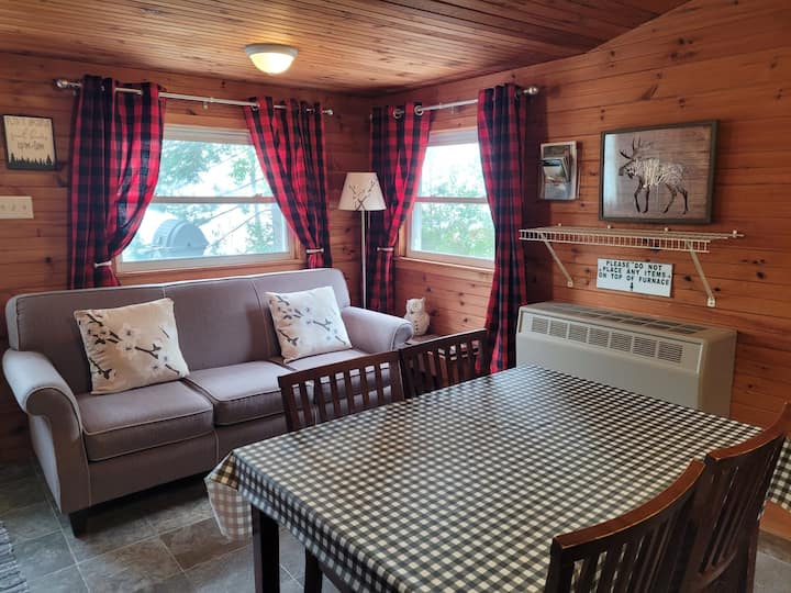 White Pine Cottages - Cottage 1 - Algonquin Provincial Park