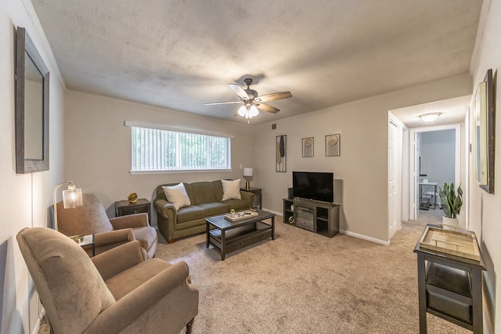 Two Bedroom Condo With Pool - Saint Joseph, MO