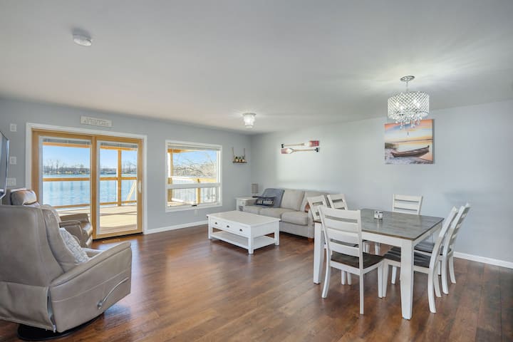 Gorgeous Home On All Sports Cowden Lake! - Maple Valley Township