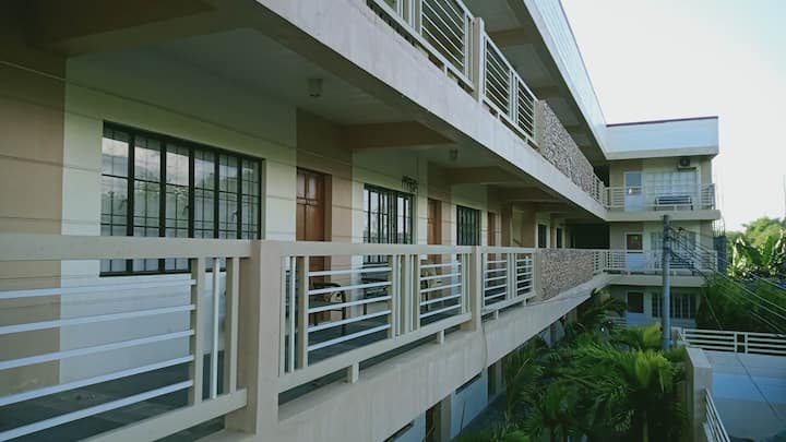Modern 3-storey Bldg Good For 40 Pax (10 Ac Units) - Dagupan