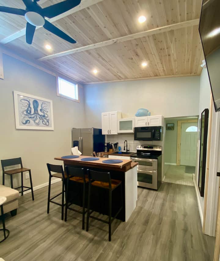 Located In Downtown Cocoa Beach. - Cocoa Beach, FL