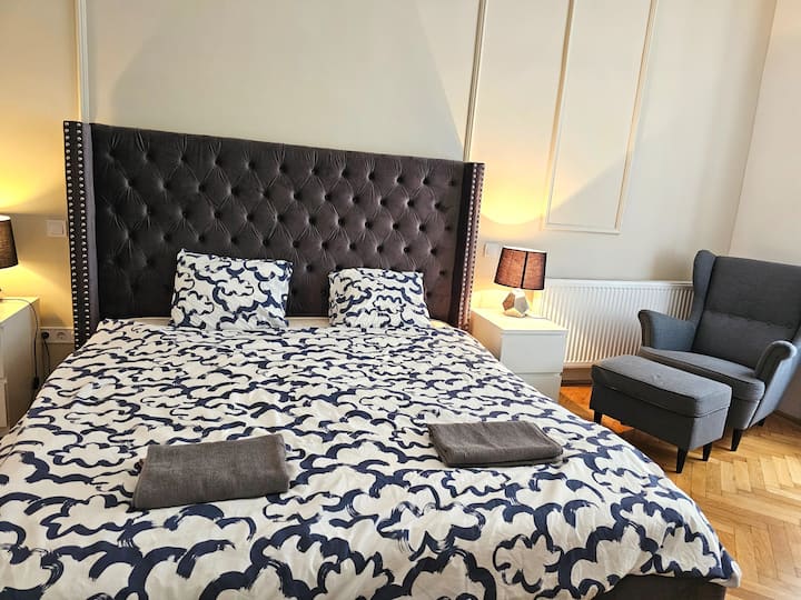 Three Bedroom Luxury Apartment Near Corvin Plaza - Budapest