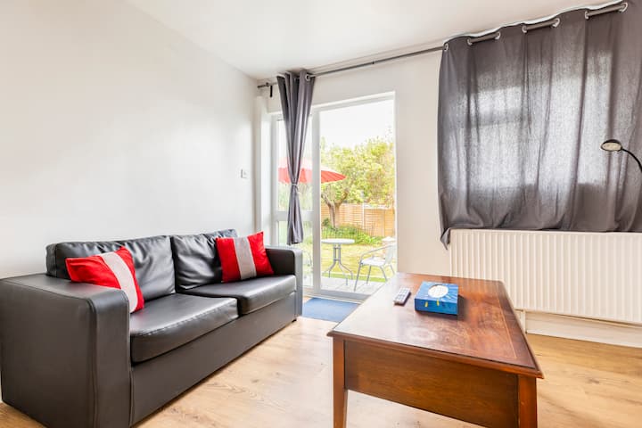 Quiet Location, Garden, Parking, Late Check-in - Park Royal - London