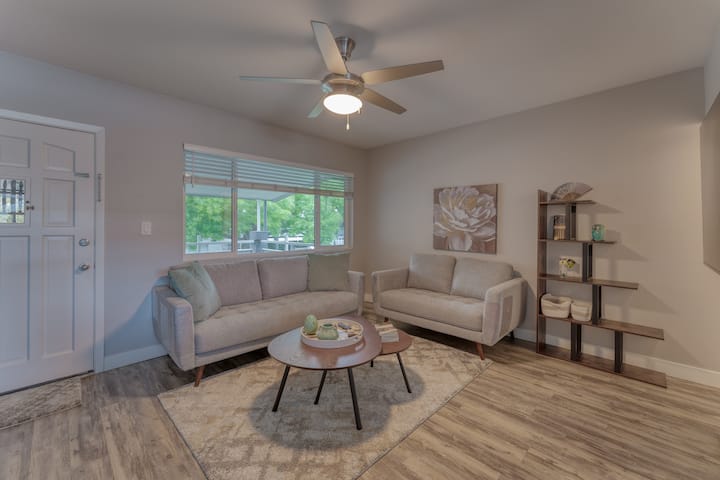 2/2 Uptown Phoenix Condo With Private Patio - Phoenix, AZ