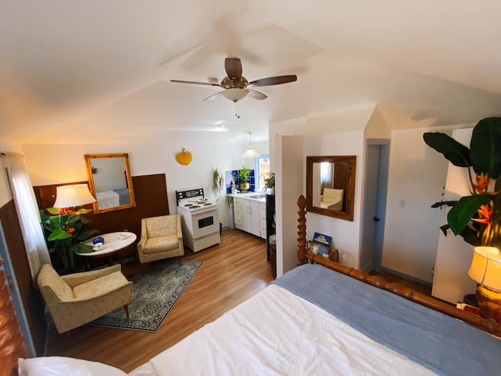 Beachside Boutique Cottage - Okanagan Falls
