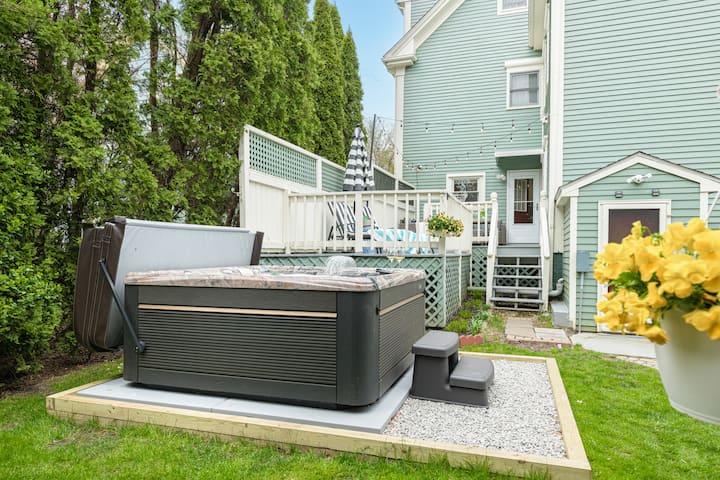 Hot Tub Year-round | Historic & Charming Stay - Bristol, RI