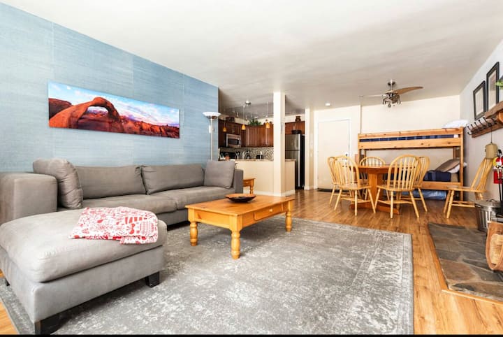 Summit #19 Pet Friendly Base Camp Getaway By Lifts - Mammoth Mountain, CA
