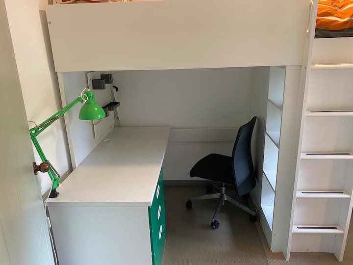 Single Loft Bed, Very Close To Airport - Carlton