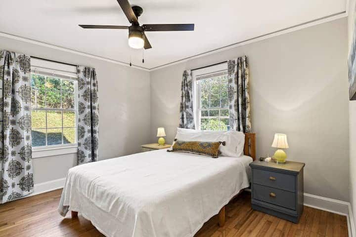 New Private Room! Urban Charm Near Dt Greenville - Greenville, SC