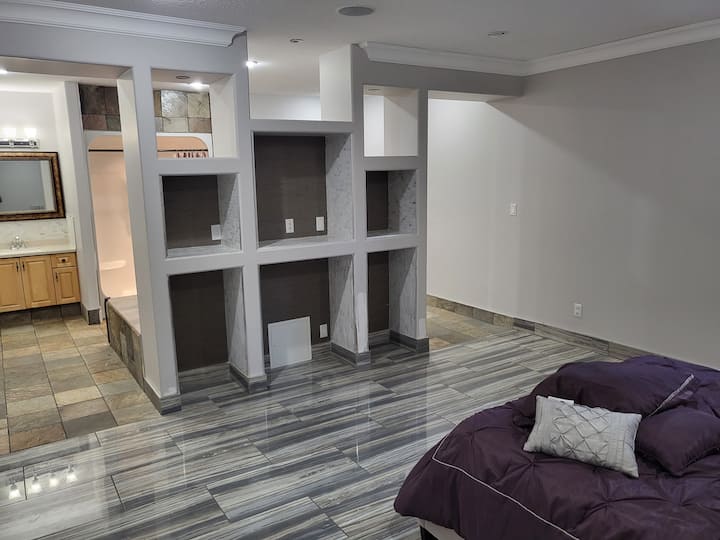 Executive Luxury Lower Suite - Saint Albert