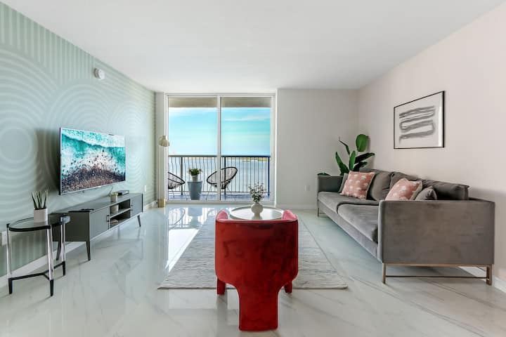 Brickell Bay View Oasis With Pool, Hot Tub, & Gym - Miami, FL
