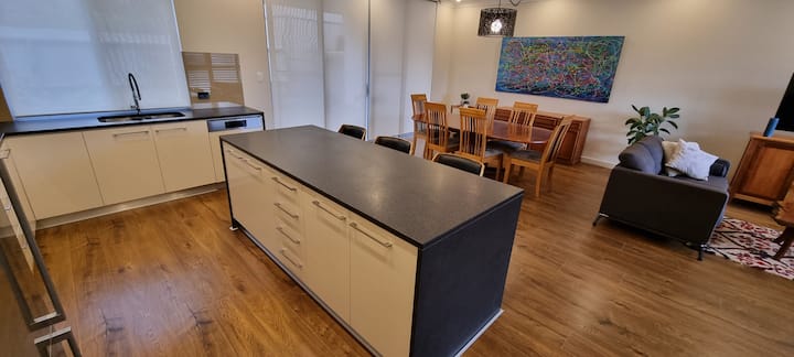 Corp/relocation, Weekly Clean Incl, Near City - Adelaide
