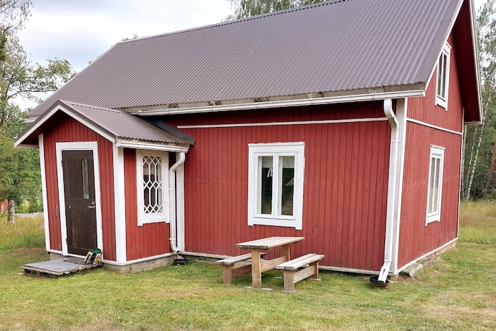 Tunnelmallinen 1700-luvun Mökki + Oma Pihasauna - Lokalahti