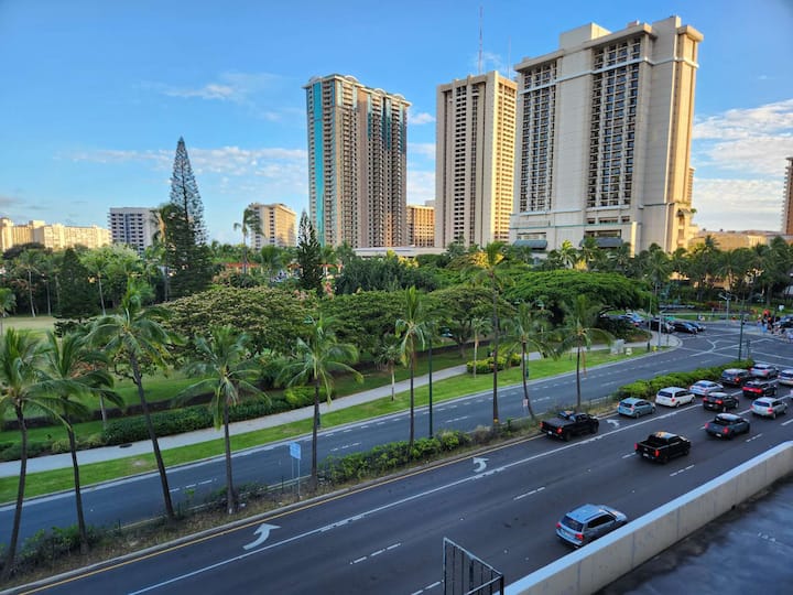 Superb City View & Close 2 Beach - Honolulu, HI