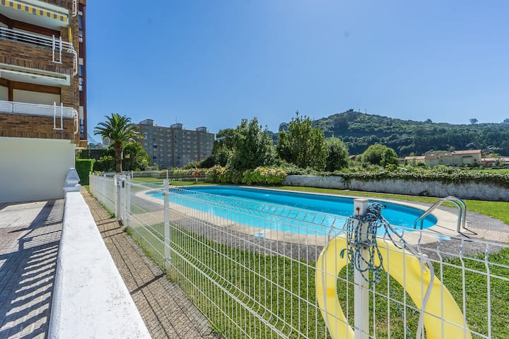 Centro-playa 2 Piscinas, Pista Tenis - Laredo, Spain