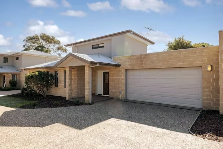 Central Townhouse For Six By Ready Set Stay - Phillip Island