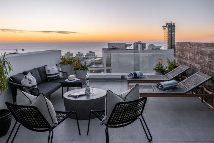 Penthouse & Private Pool, By Steadfast Collection - Cape Town