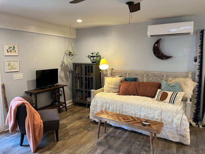 Boho Cottage-pet Friendly&big Yard,no Cleaning Fee - Wilmington Island, GA