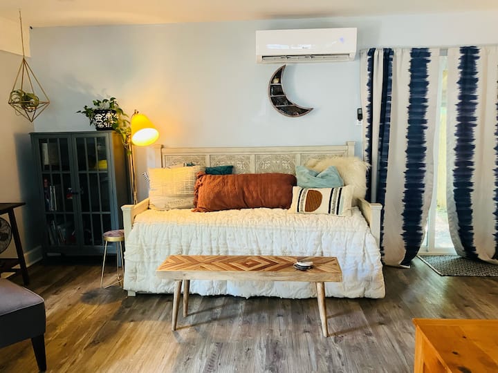 Boho Cottage-pet Friendly&big Yard,no Cleaning Fee - Wilmington Island, GA