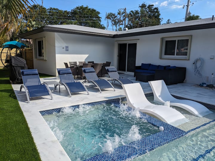 "Fun"kadelic Flat! Heated Pool, Spa! Beach 1.4 Mi! - Fort Lauderdale, FL
