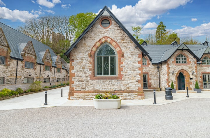 Chequers Lodge- King Kitchenette - Barrow-in-Furness