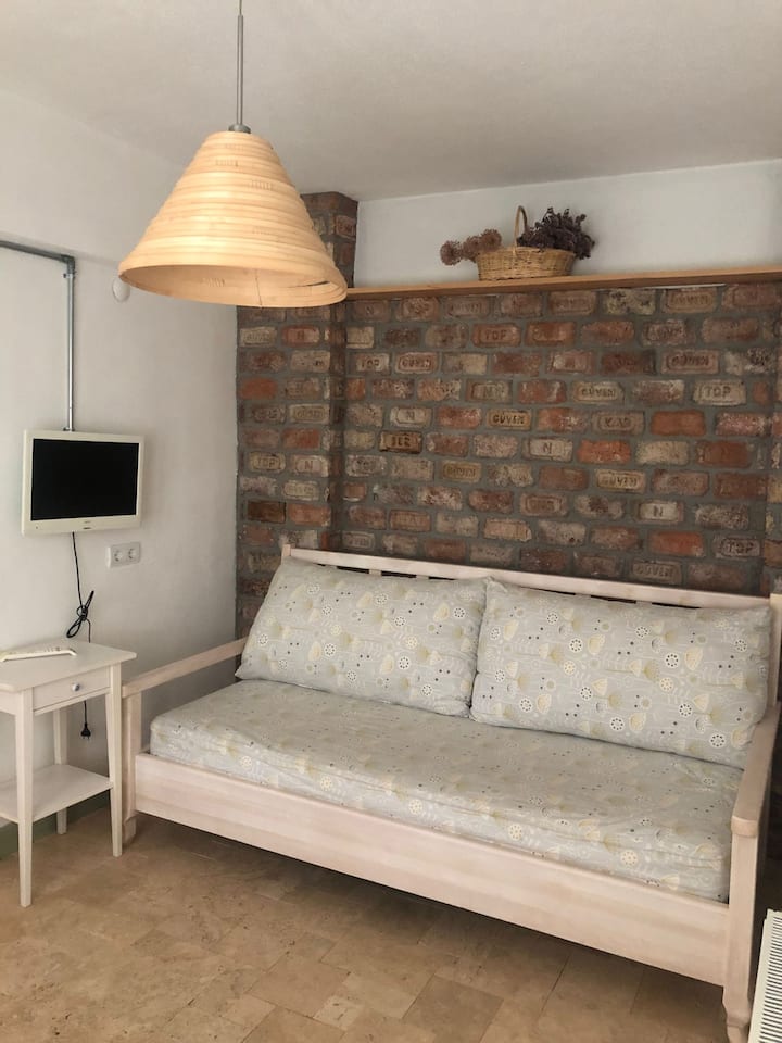 Mavi Karga Bağevi - Kırlangıç - Bozcaada