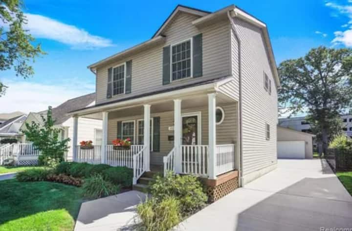 Perfect Home-away-from Home - Southfield, MI