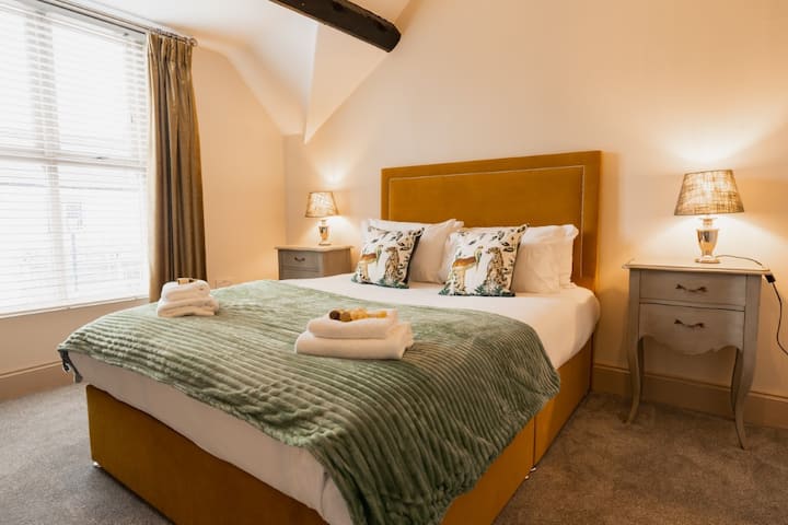 Stylish & Modern Terraced Home | Sleeps Up To 11 - North Wales