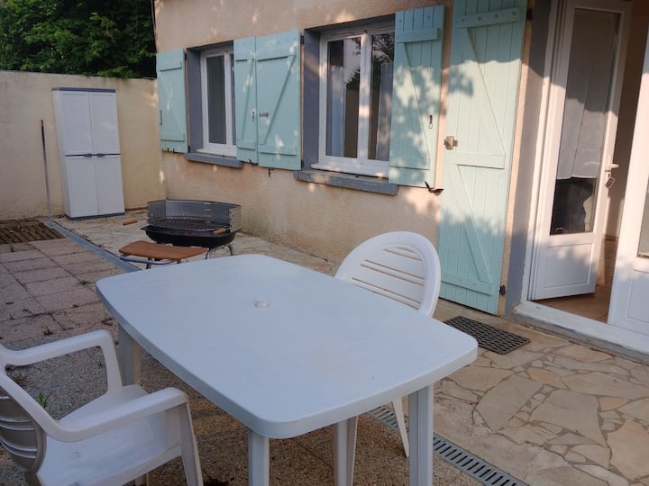 Appart 30 M2 + Terrasse 40 M2 - Lesparre-Médoc